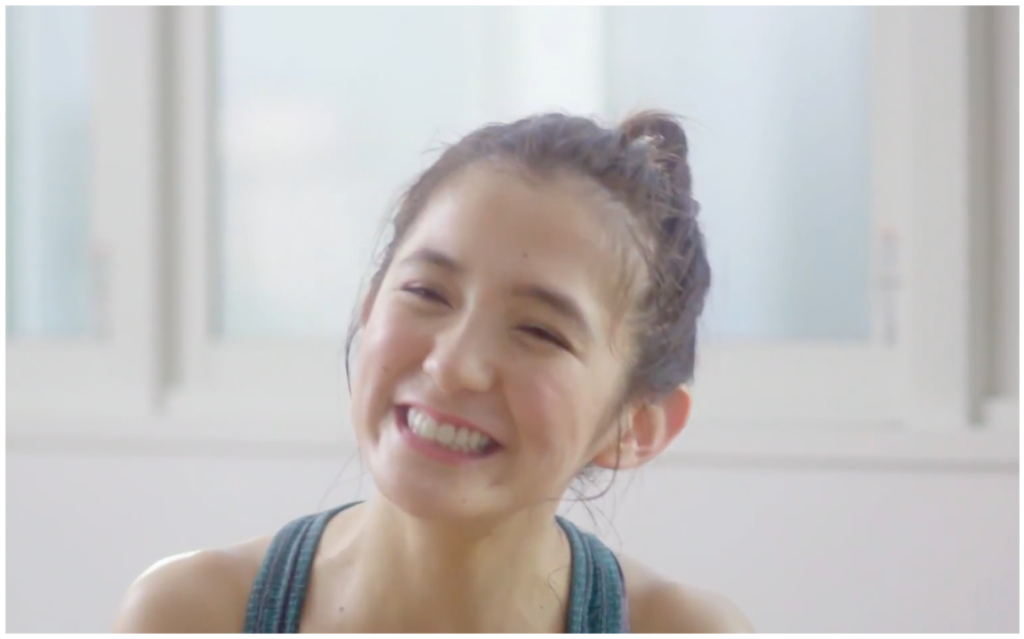 LAVA(ラバ)CMでホットヨガをする女優は誰？汗をかく女性が美しい！ | YUTORI Channel