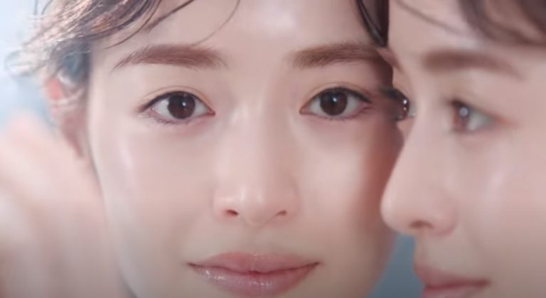 『AdryS（アドライズ）』ローションCMで鏡に映る姿が美しい女優は泉里香さん！メイキング映像も！ | YUTORI Channel
